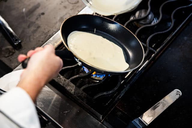 How to make crêpes, including pan temperature