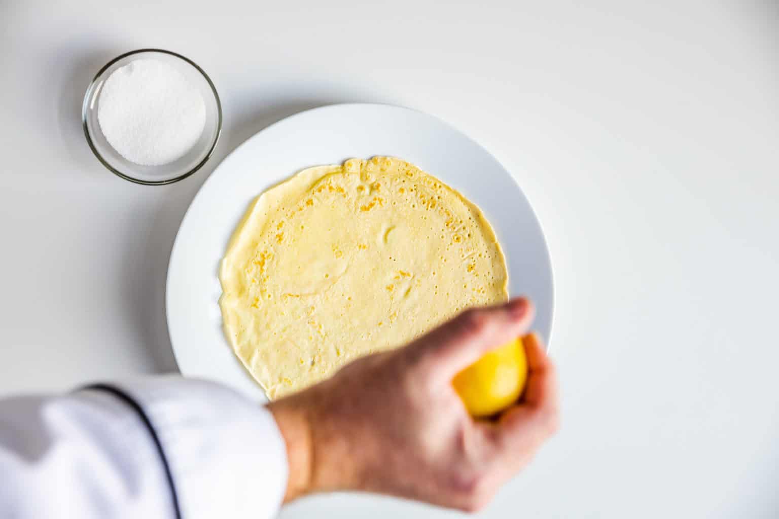 How to make crêpes, including pan temperature