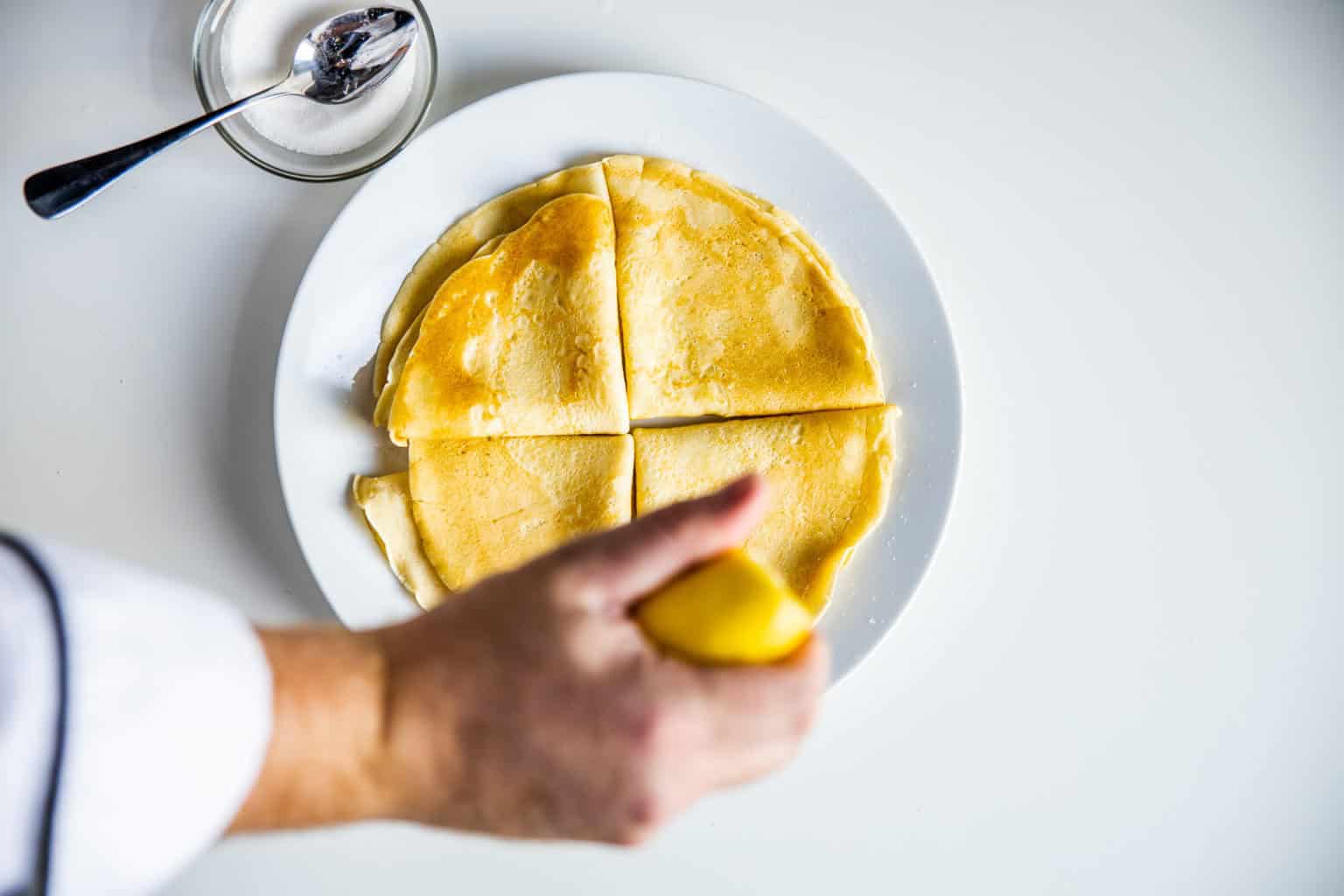 How to make crêpes, including pan temperature